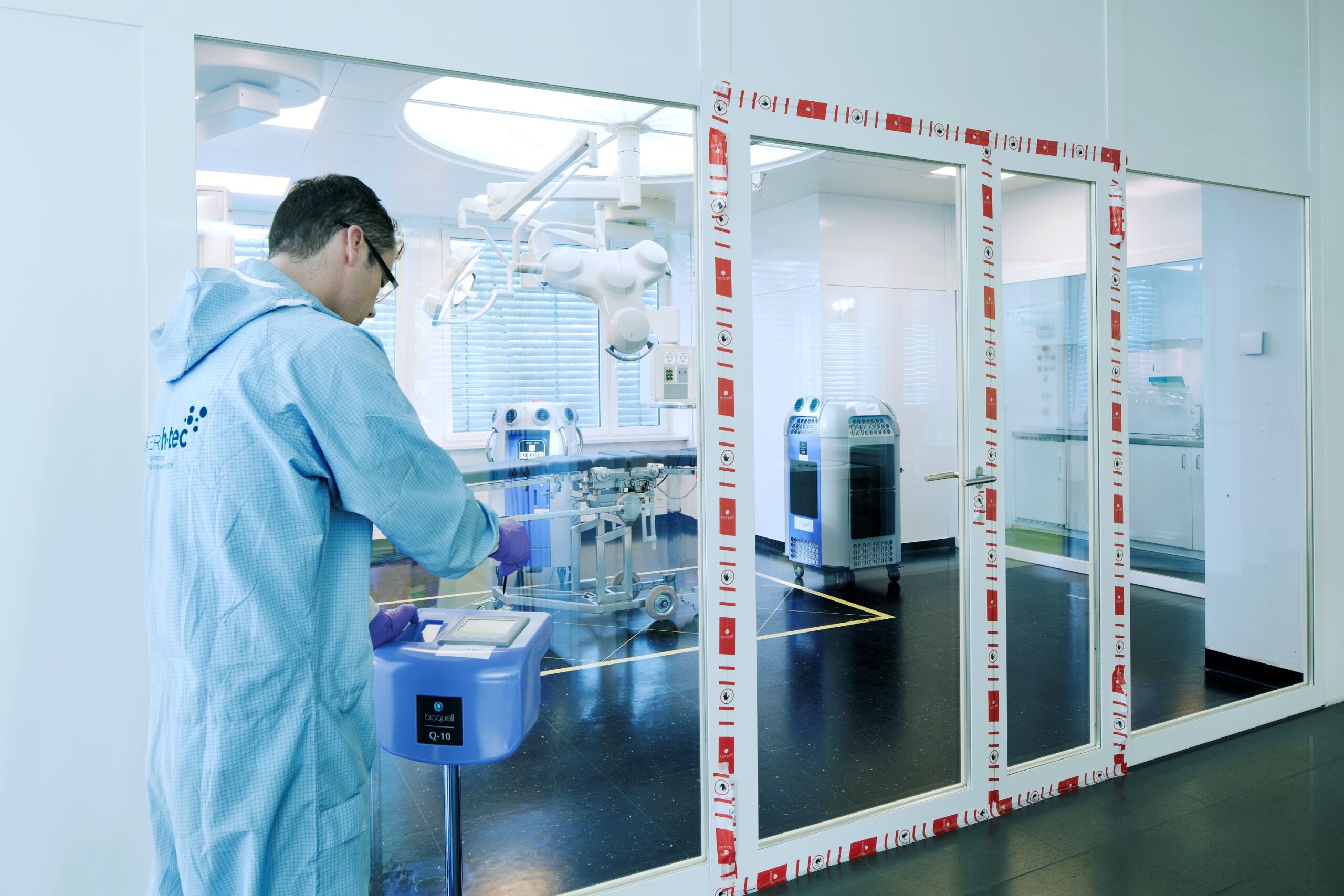 Efficient room decontamination with hydrogen peroxide (H₂O₂ ...